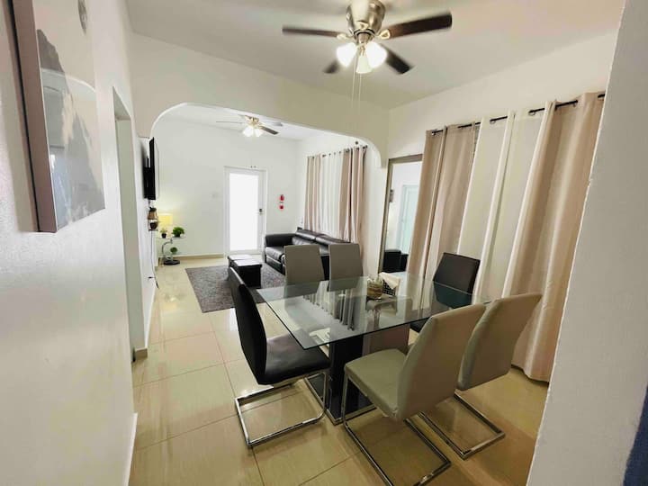 La Casa Blanca Close To Airport,beach & Downtown - San Juan