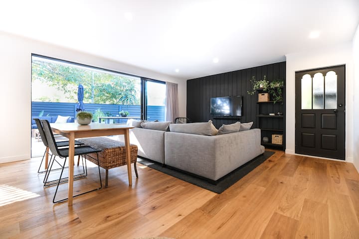 Gorgeous Modern House In Northcote - Auckland
