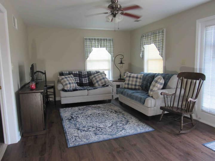 Peaceful, Relaxing, Romantic Farm Stay (Hot Tub) - Lititz, PA