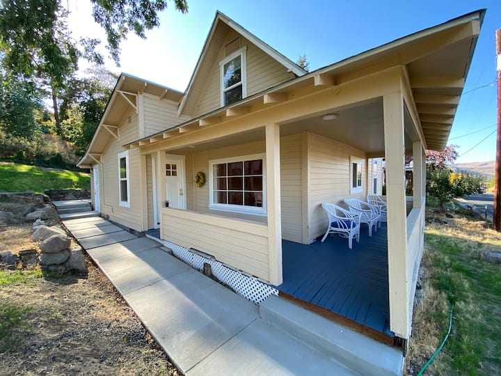 Fort Dalles Farmhouse - The Dalles, OR