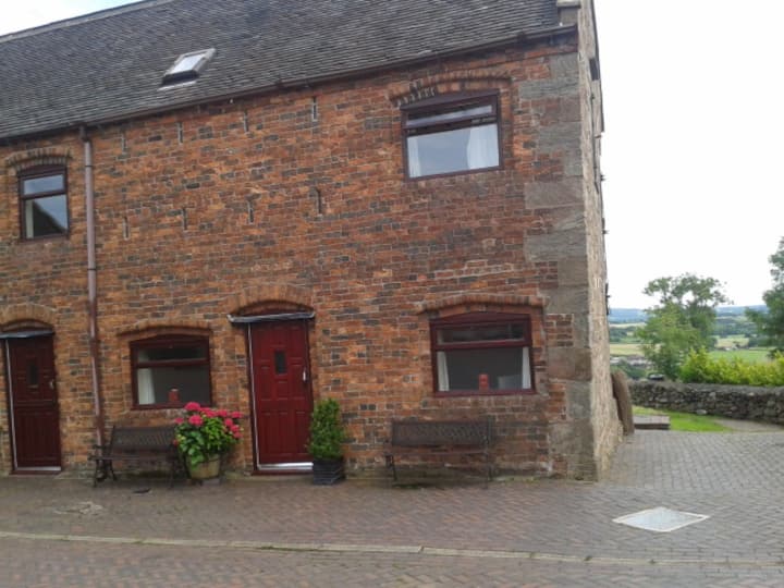 Stable View Cottage - 3 Bedrooms - Leek