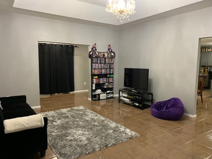 Private Master Suite In Accommodating Home - Brownsville, TX