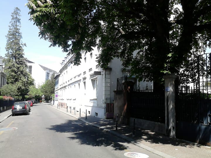 Grande Maison Très Tranquille, En Ville En Groupes - Mulhouse