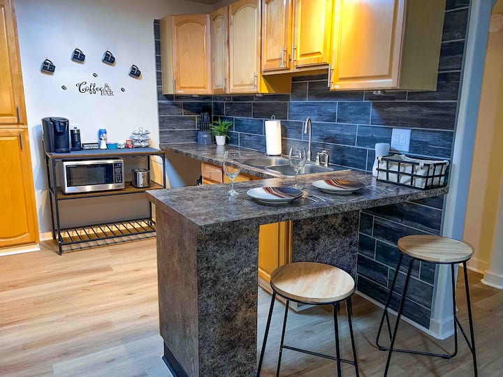 No Cleaning Fee 2br/1b - Cheyenne Mountain Zoo, Colorado Springs