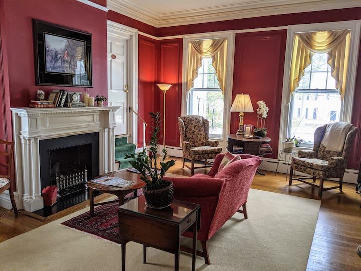 Historic Couple's Getaway-walkable-pool-private - Greenwich, CT