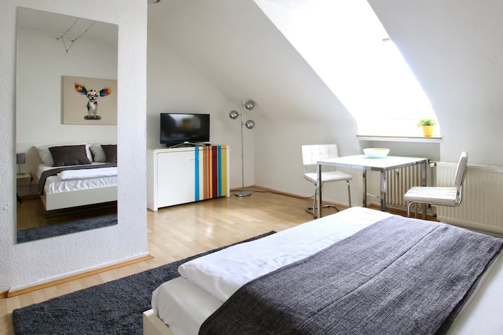 Modernly Refurbished Flat Near Rathenauplatz - Cologne