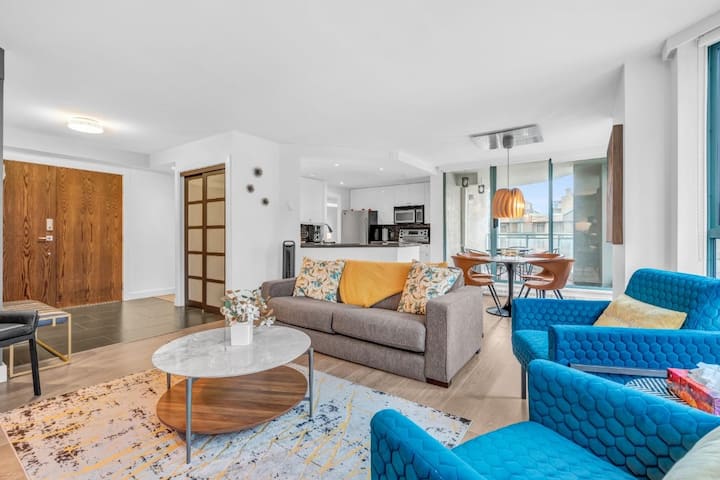 Hi. End 1100sq 2bd Apt/in Robson - Vancouver