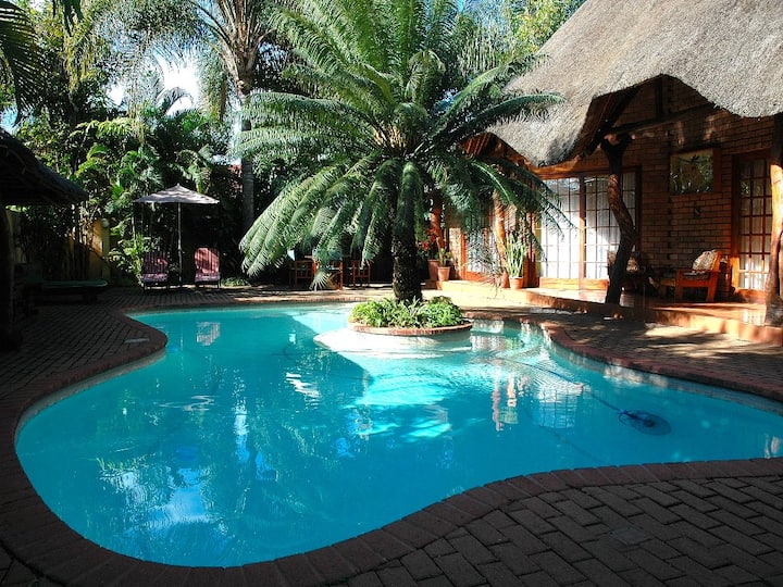 Trees Too Lodge- Open Plan Upstairs Room For 4 - Komatipoort