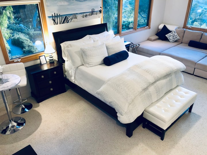 Santa Barbara Hilltop Hideaway - Santa Barbara, CA