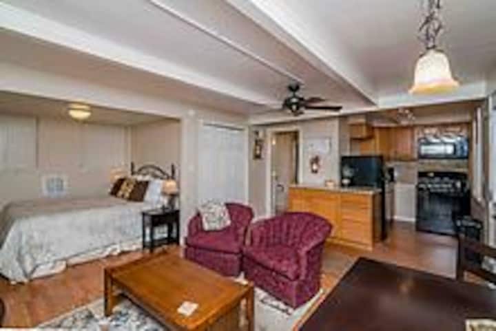 Cozy Hideaway Studio B - Yosemite West, CA