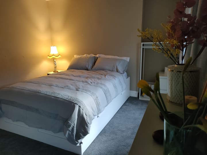 Large Double Room Townhouse In City Desk Work/home - Waterford