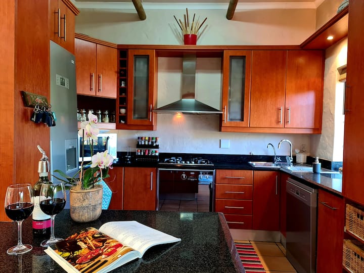 Milky Way: Home With Large Garden, Firepit & Stars - Kenton-on-Sea