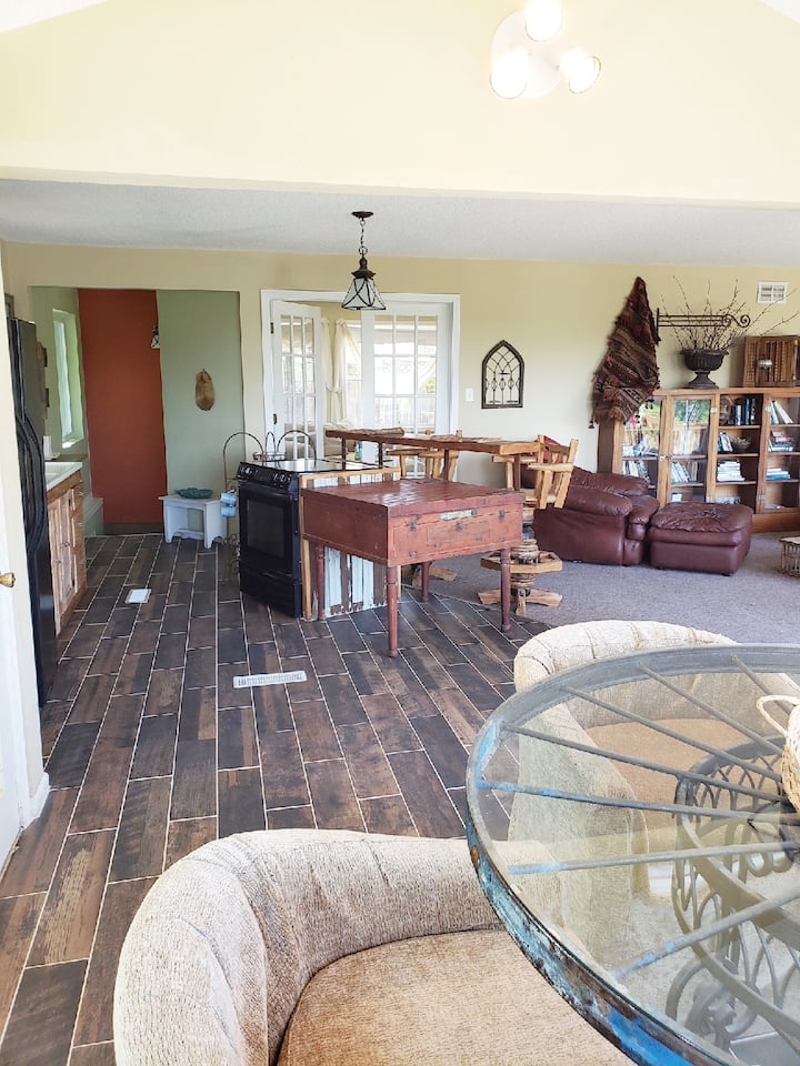 Serenitys Place Retreat - Entire House On 3 Acres - Lewis and Clark State Park, Rushville