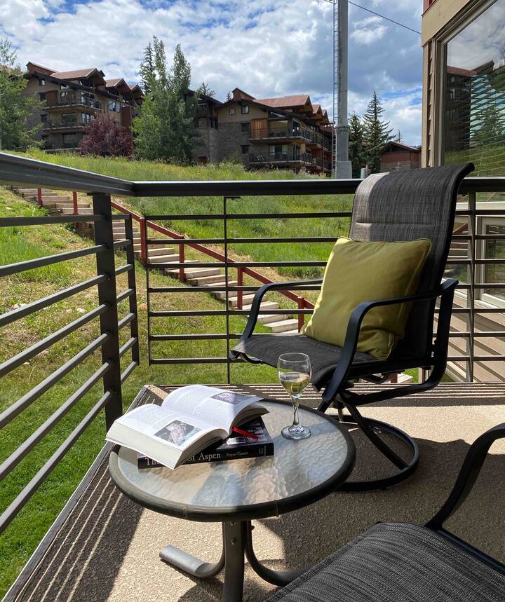 Beautiful 2 Bed/2 Bath Ski-in / Ski-out Condo - Snowmass Village, CO