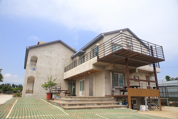 Sanbangsan Hot Spring Pension - 済州