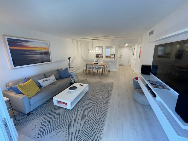 1st Fl Condo Steps Away From Pool And Beach - Edgewater, FL