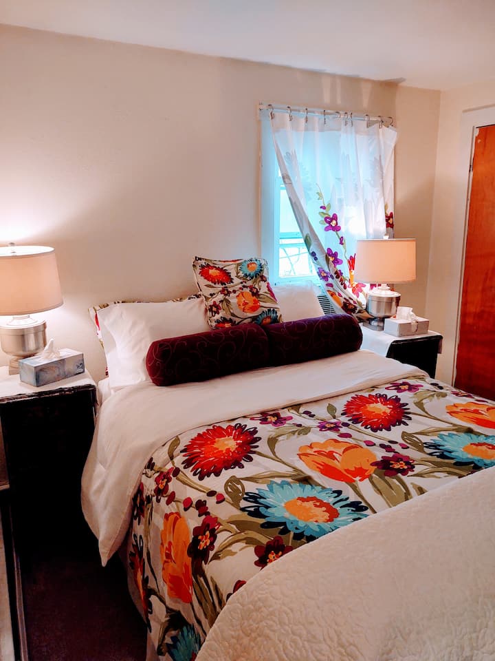 Dover- Two Bedrooms Next To Each Other - Dover, NH