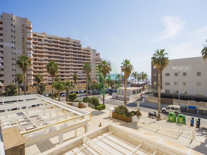 Stunning Modern 2 Bedroom, 2 Bathroom Apartment - Calp