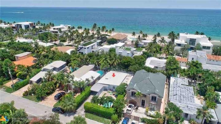 Luxury & Bright Tropical House On The Beach! - Fort Lauderdale, FL