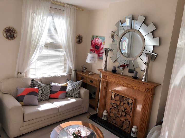 Cosy Victorian House Near Town Centre. - 루턴