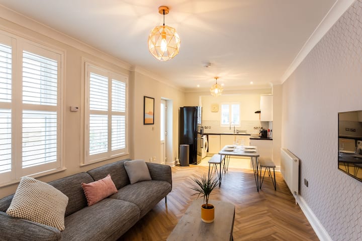 Stylish, Central Hove Flat With Allocated Parking - Hove