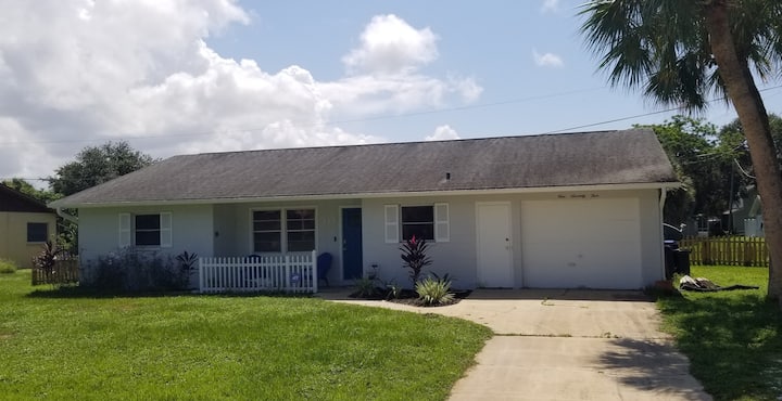 One Mile From Venice Island. - Venice, FL