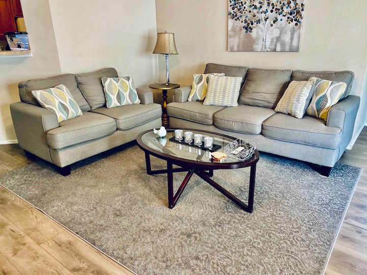 Cozy Family Home Near Lackland *King Bed* - SeaWorld San Antonio, San Antonio