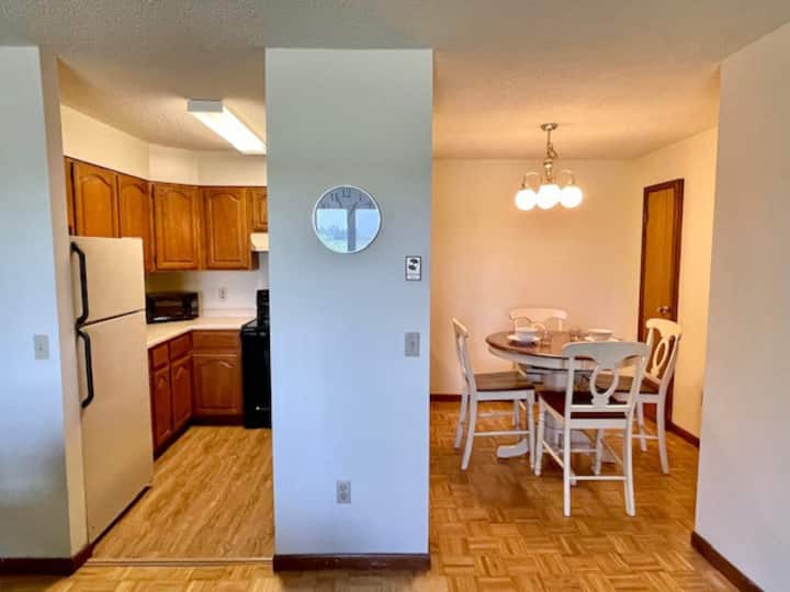 Apt#32 Large Upstairs 2 Bedroom Apartment - Cornwall
