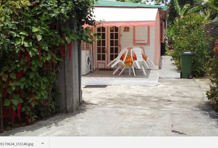 Studio éConomique Mitoyen Avec Wifi  & Tv Câblée ! - Guadeloupe