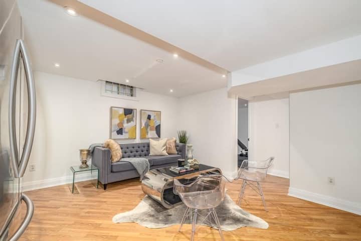 Sleak, Bright 3 Bedroom Home With Parking! -