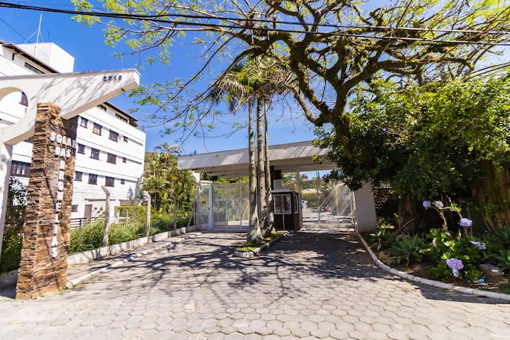 124 - Três Dormitorios Condomínio Fechado - Bombinhas