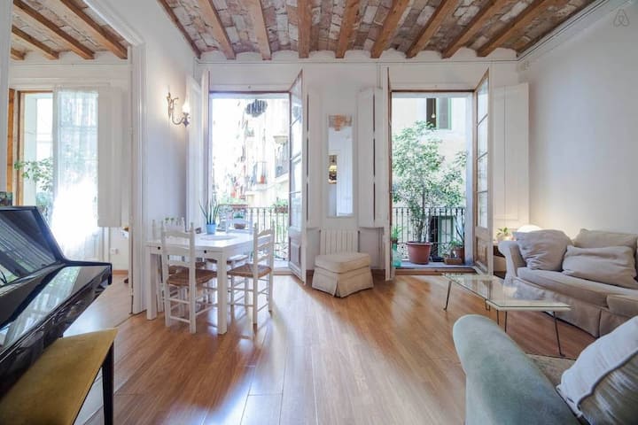 110 Square Meter Flat  In Gothic (2 Bathrooms) - Barcelona