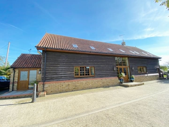 Spacious Rural Barn With Gym & Bar And Alpacas! - Wisbech