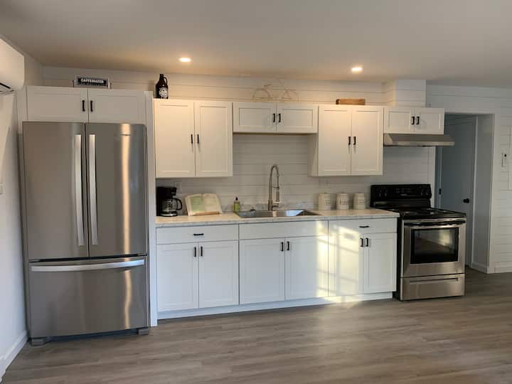 Cozy Newly Renovated 1br In Maine's Capital City - Augusta, ME