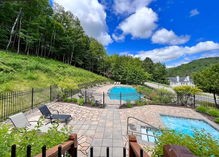 A/c Condo Avec Belle Vue, Pool Wifi Amazon Prime - Mont-Tremblant