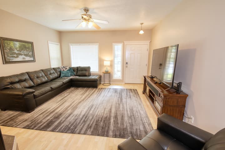 Townhouse With Gym Membership (No Pets Allowed) - Twin Falls, ID