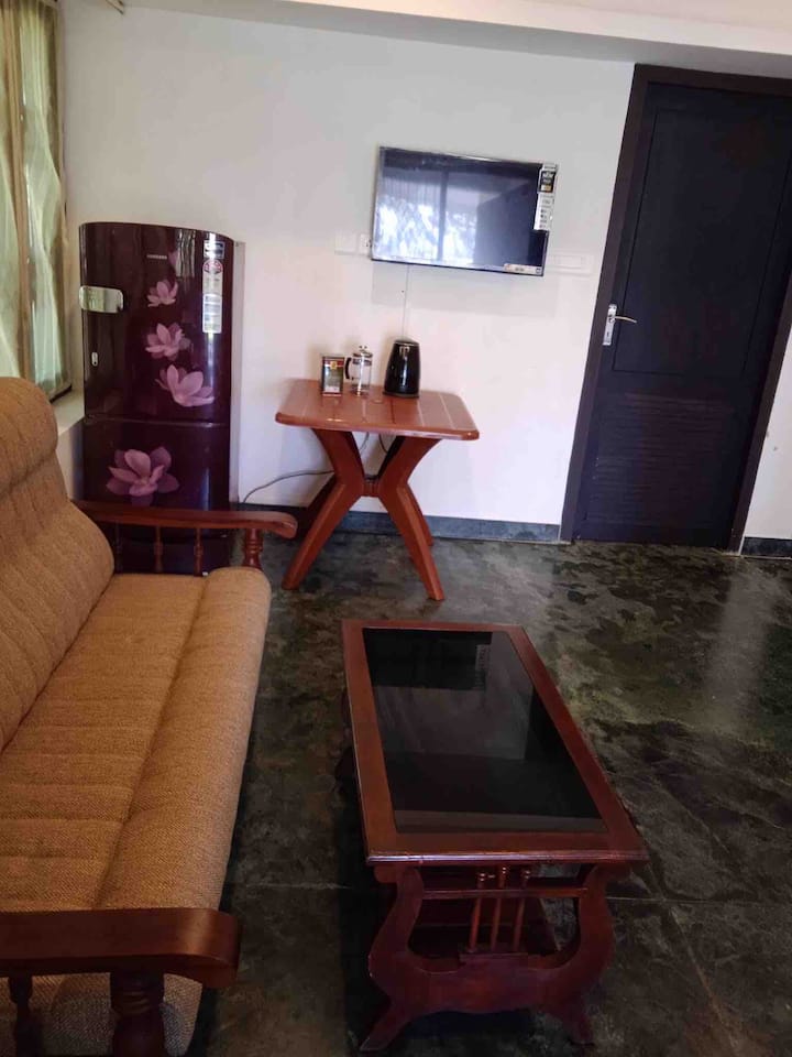 A/c Ensuite Bedroom : Garden Overlooks The Beach! - Kovalam