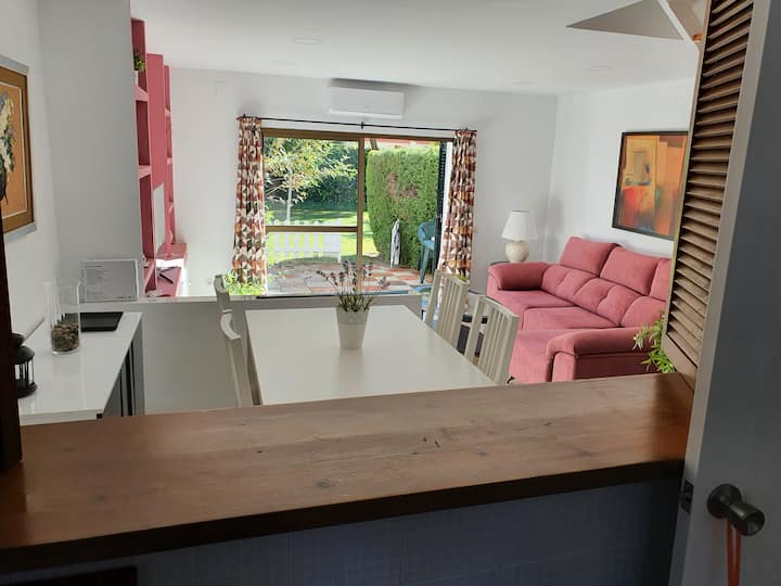 Bungalow; Porche, Piscina, Y Parking En La Playa - Puerto Real