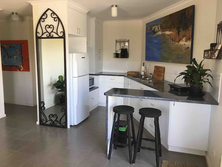 "Birdsong On Lakeview"
Bendigo Region - Bendigo