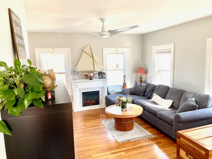 Entire 2nd Floor Unit, Lakeside, 5min Walk To Town - Wakefield, MA