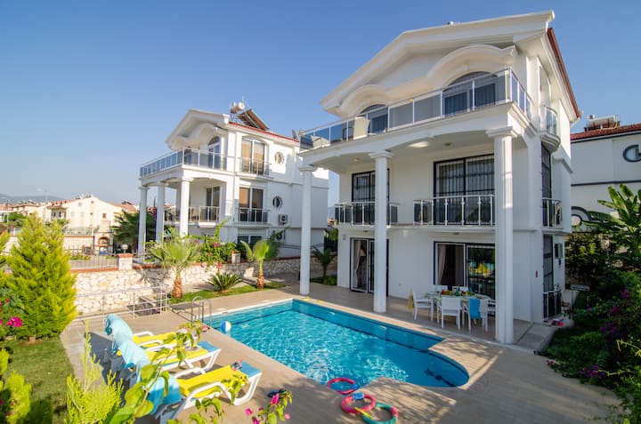 Isitmali Havuzlu Ozel Villa - Fethiye