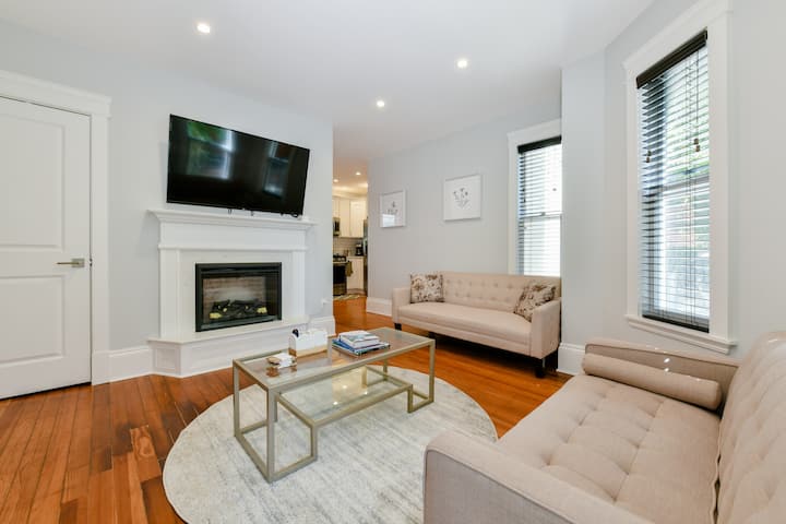 Stunning 3-bedroom Minutes From Boston & Everett - Revere, MA