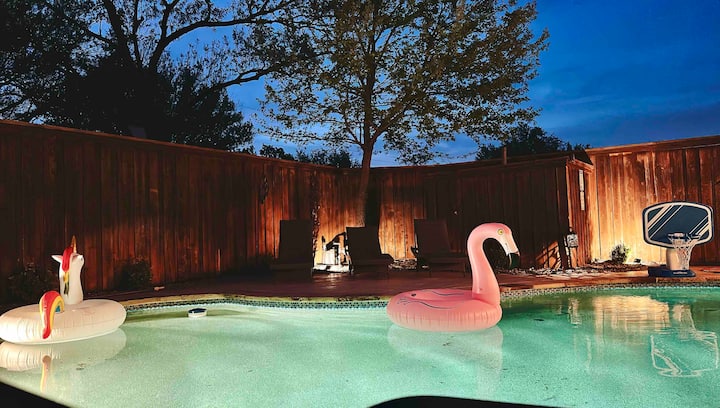 Heated Pool Spa, 2 King Beds, Grill, Foosball - Richardson, TX