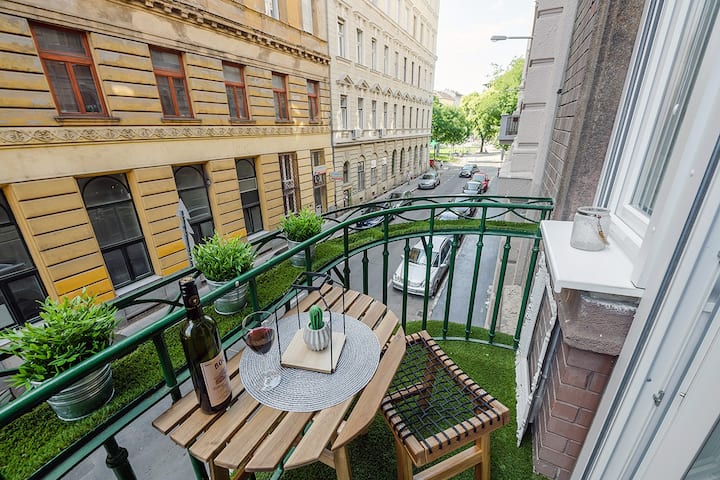 Free, Safe Parking+terrace+a/c+2bdr+top Location - Budapest