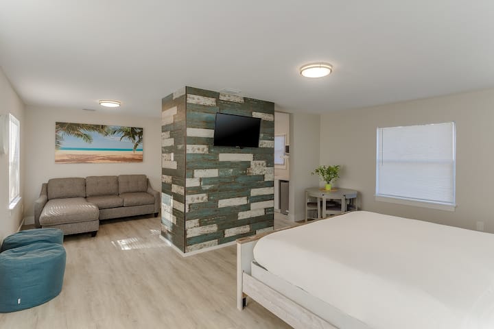 Island Studio Room (King + Queen Sofa) - Key Largo