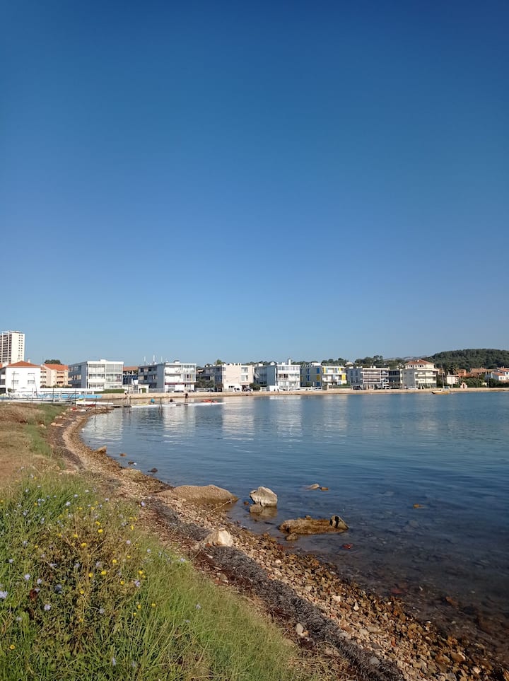 Studio Climatisé Au Bord De L'eau - La Seyne-sur-Mer