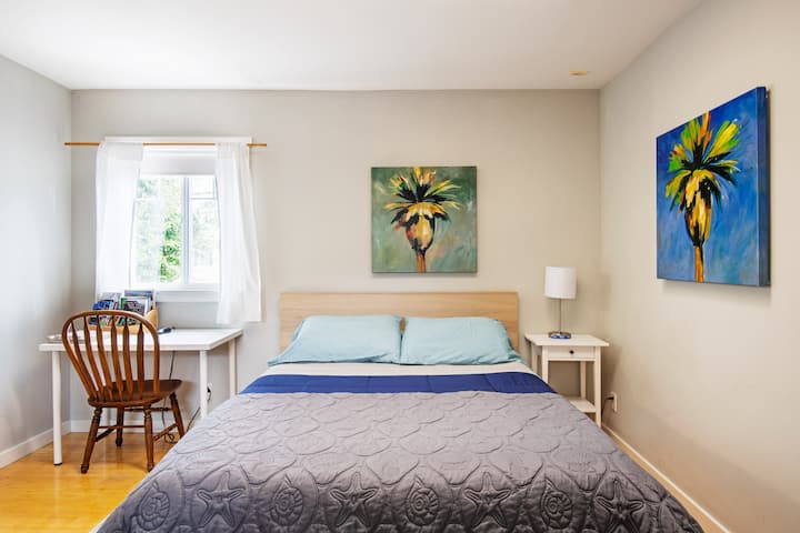 Beachy Craftsman Guesthouse Steps To Montana Ave! - Santa Monica, CA