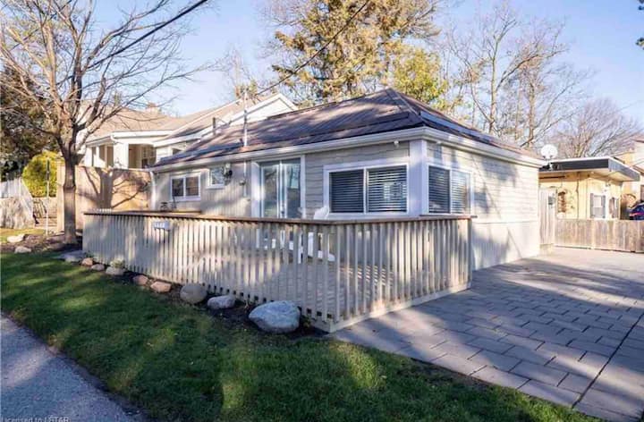 Cozy Grand Bend Cottage With Bunkie - Grand Bend