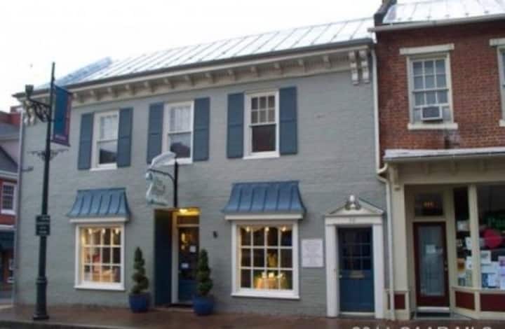 The Downtown Corner Place - Location And Luxury - Staunton, VA