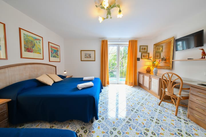 Lovely Centrally Located Apartment - Forio
